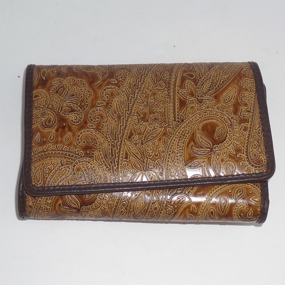 Bass | Bags | Bass Faux Leather Embossed Brown Trifold Wallet | Poshmark